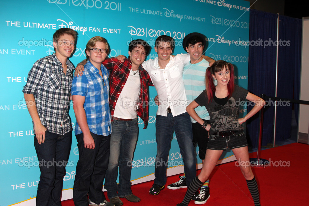 "So Random "Casting Members y compris Tiffany Thornton, Doug Bruchu ...