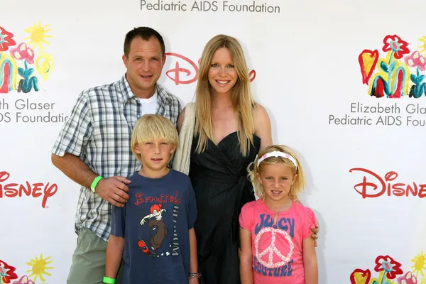 Scott Martin , Lauralee Bell with their children – Stock Editorial ...