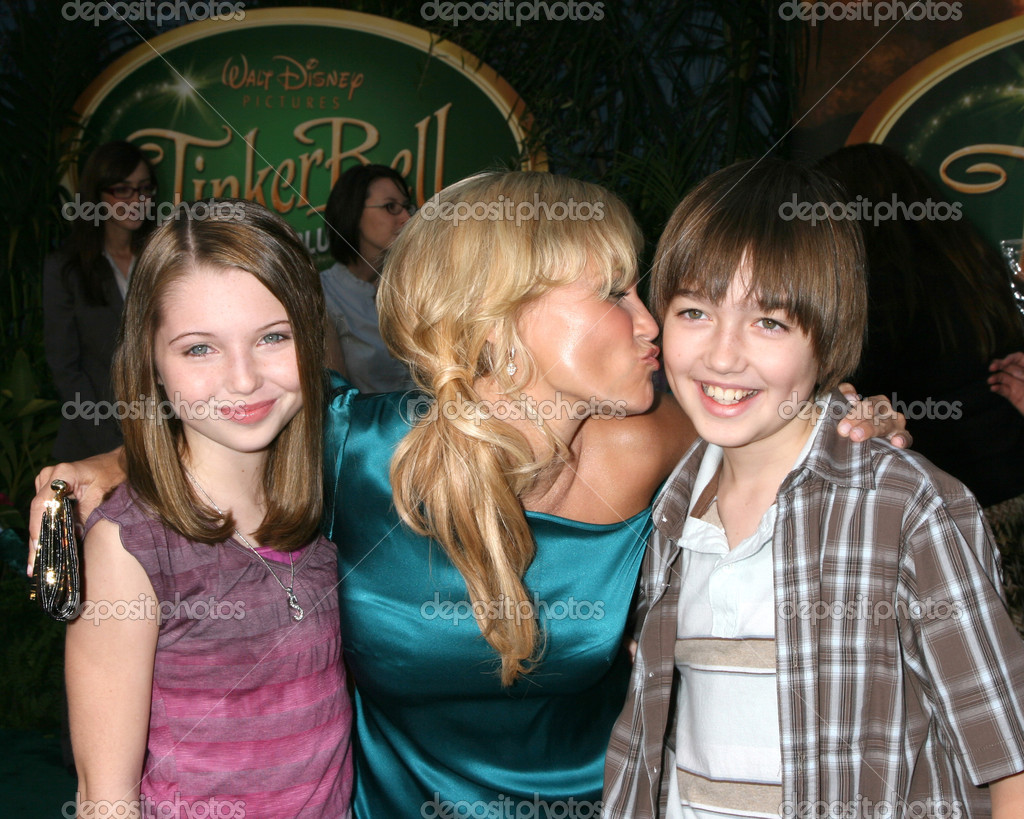 Sammi Hanratty, Kristin Chenoweth, and Field Cate – Stock Editorial ...