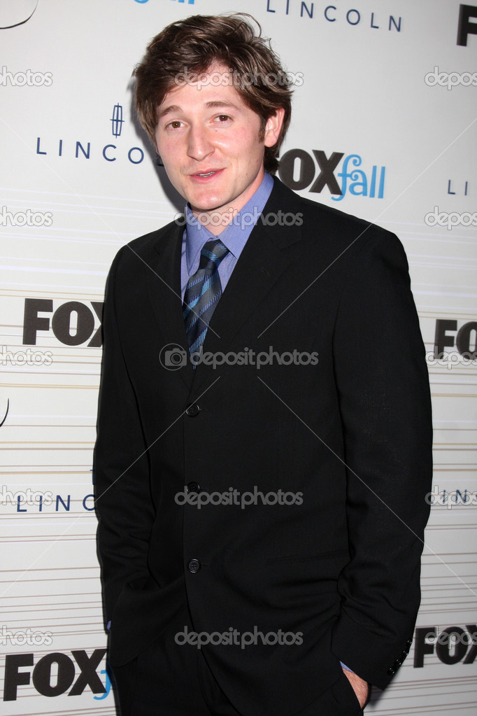 Lucas Neff And Kelly Osullivan