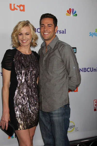 Zachary Levi Girlfriend Yvonne Strahovski