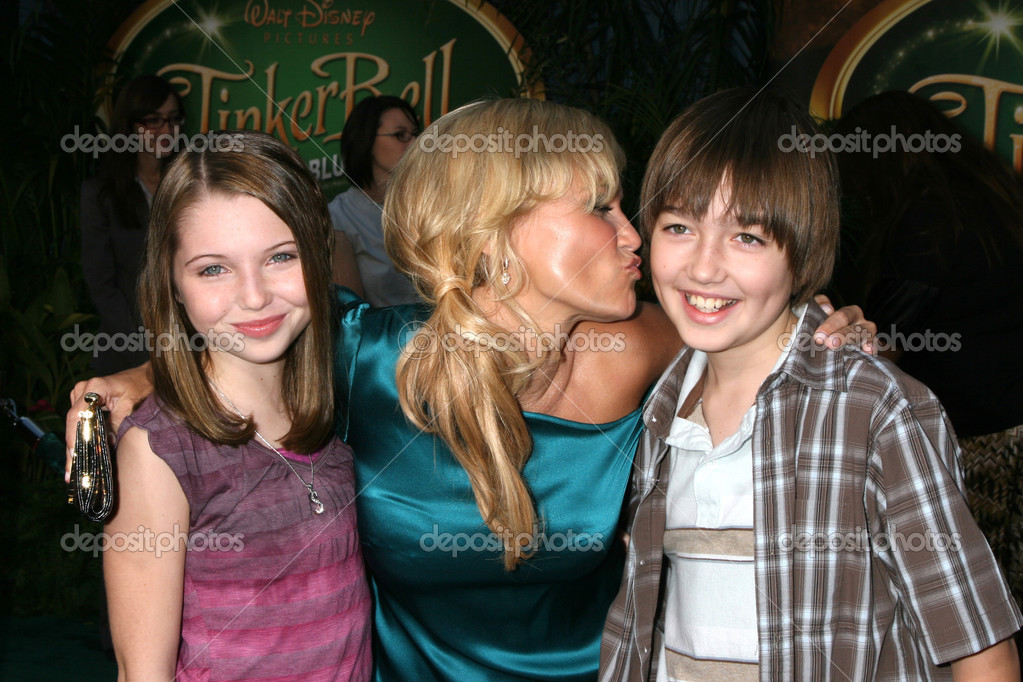 Sammi Hanratty, Kristin Chenoweth, and Field Cate — Stock Editorial ...