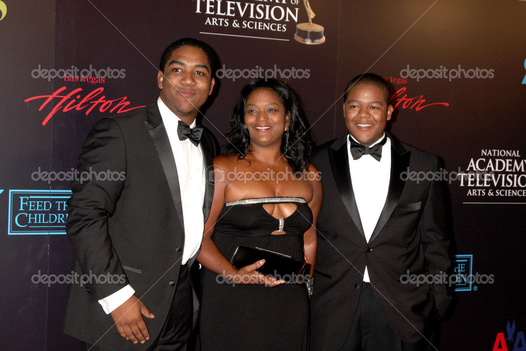 Christopher, Mom, Kyle Massey – Stock Editorial Photo © Jean_Nelson ...