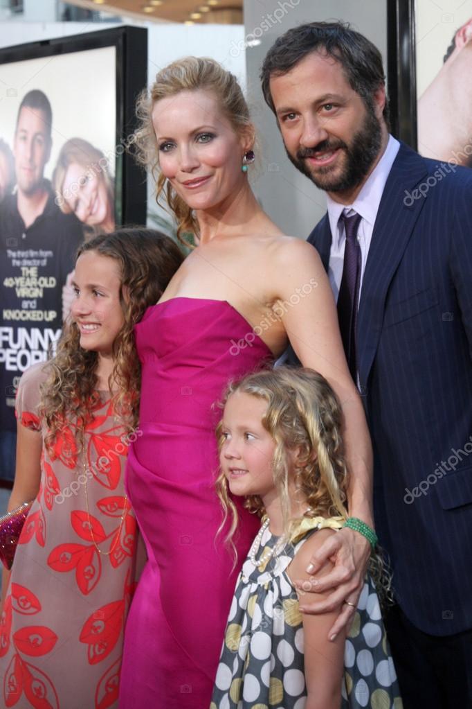 Leslie Mann, Judd Apatow & thier daughters Maude & Iris Apatow – Stock Editorial Photo © Jean ...