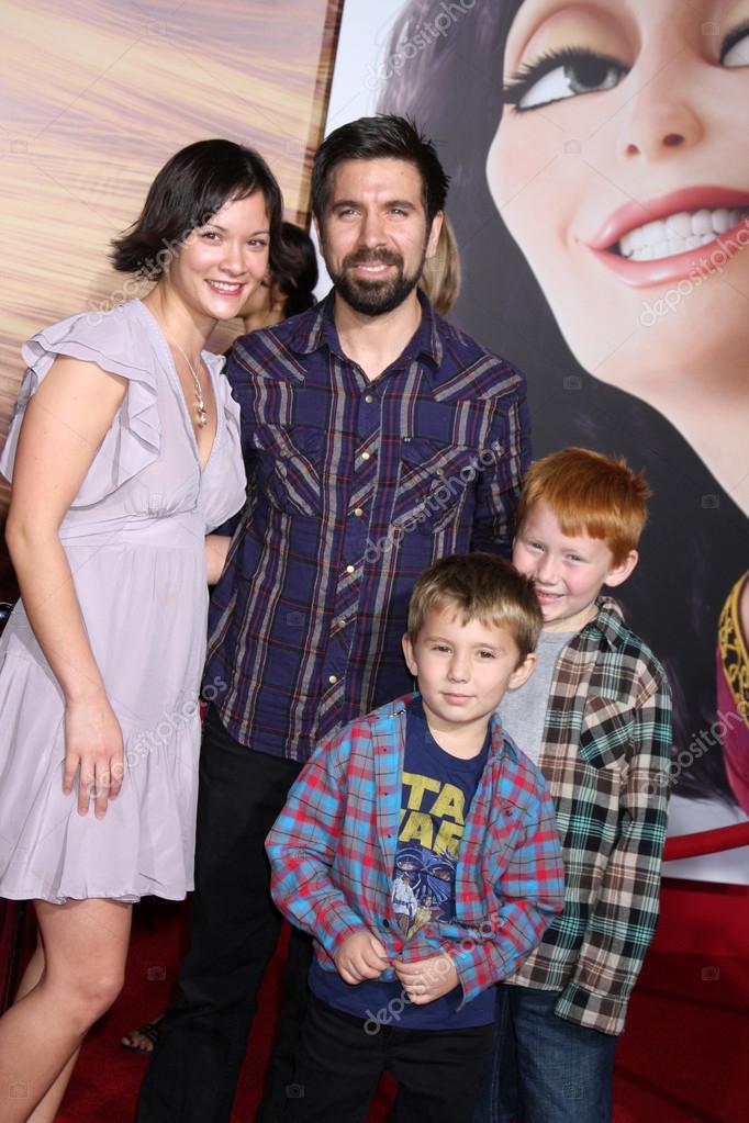 Amy Phan Gomez, Josh Gomez, Guests — Stock Editorial Photo © Jean ...