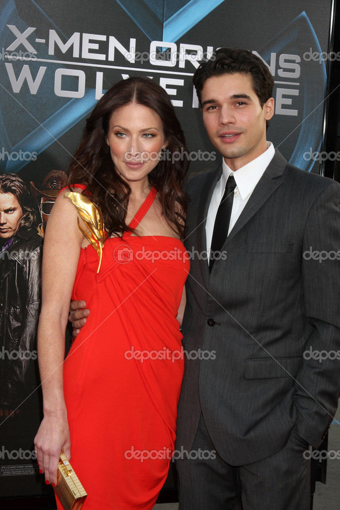 Lynn Collins E Steven Estreito Grace. Courage. Resilience.