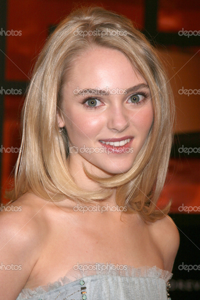 Annasophia Robb Medium Hair