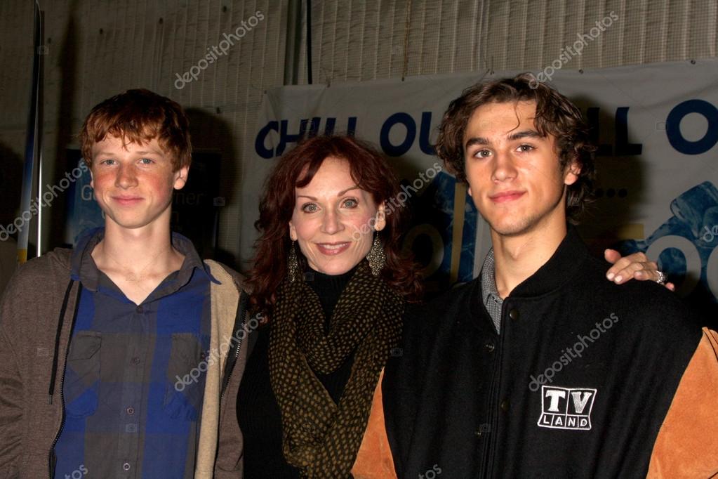 Marilu Henner, los hijos Nicholas Morgan Lieberman (nacido en 1994) y ...