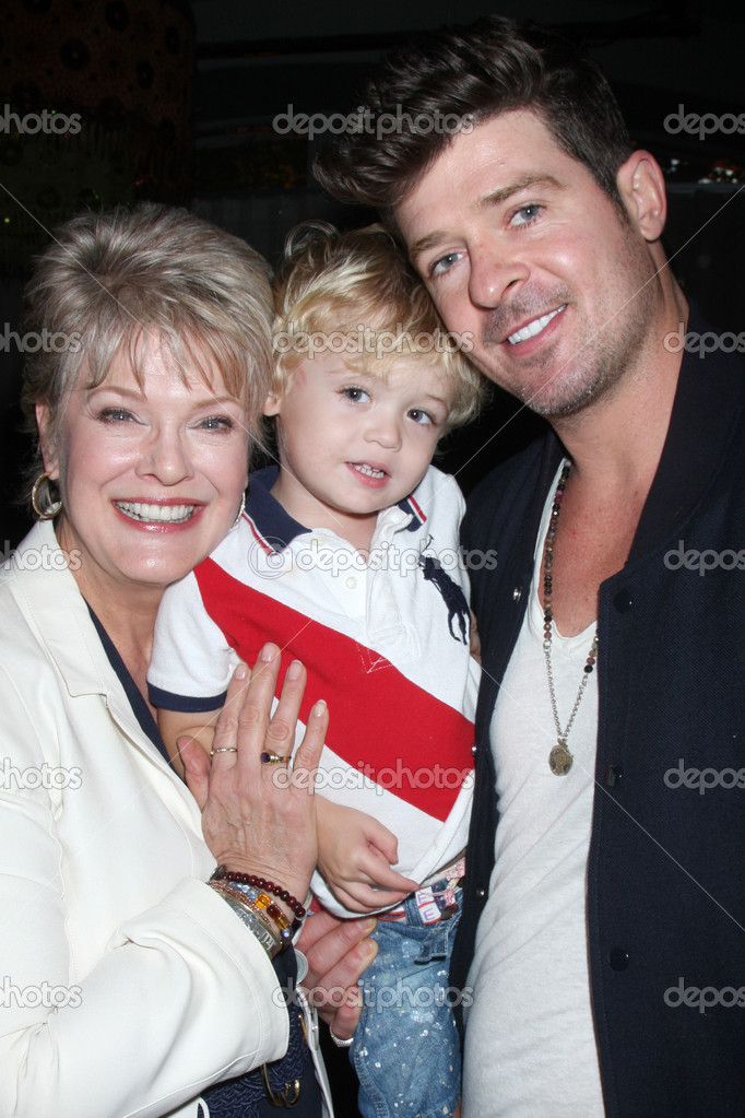 Paula Patton out with her son Julian in NYC 7/30 | Lipstick Alley