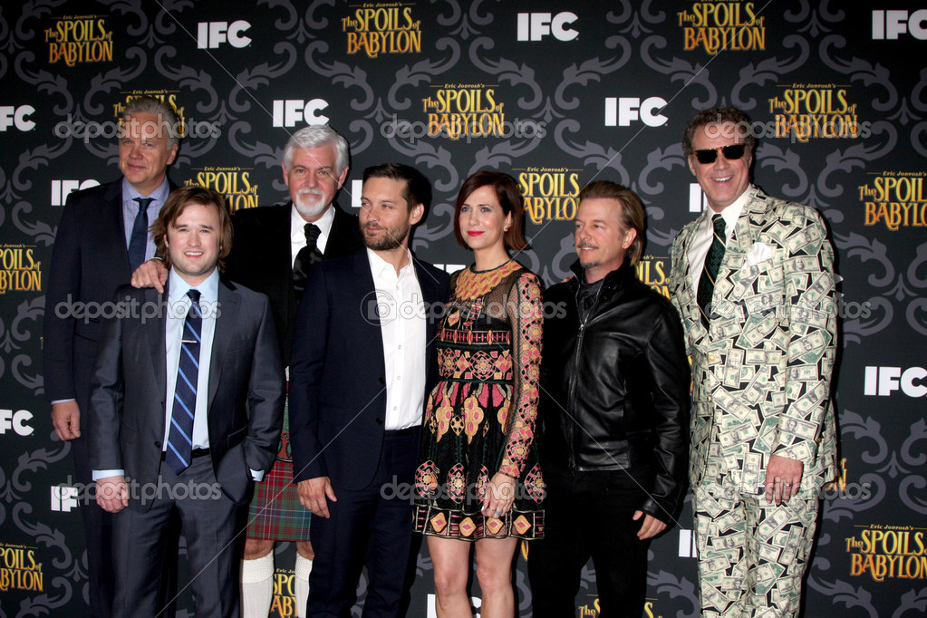 Tim robbins, haley joel osment, steve tom, tobey maguire, kristen wiig ...