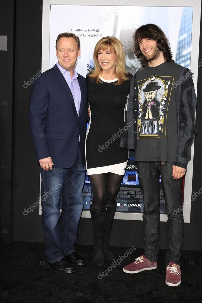 Steve Fenton, Leeza Gibbons, her son, Troy Meadows — Stock Editorial ...
