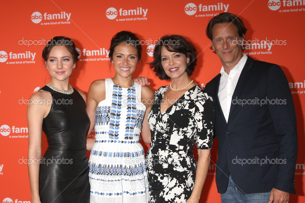 Haley Ramm, Italia Ricci, Mary Page Keller, Steven Weber – Stock ...
