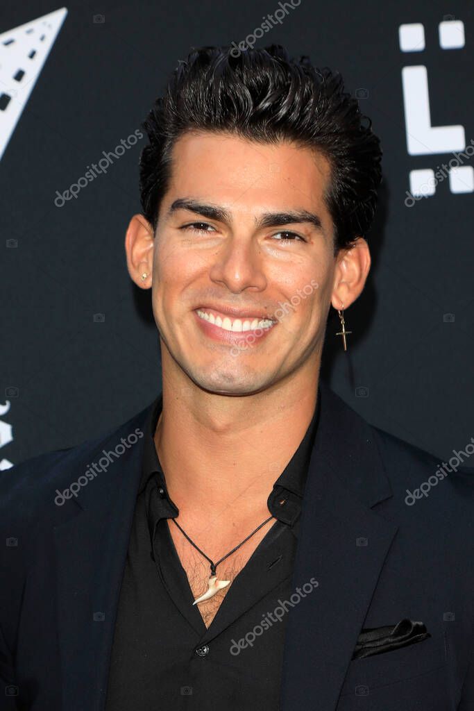 LOS ÁNGELES - 1 DE JUN: Ángel Garet en el estreno de LALIFF de Mija en el TCL Chinese Theater ...