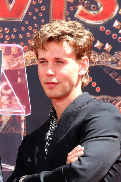 LOS ÁNGELES - 21 DE JUN: Austin Butler en la ceremonia de huellas en ...