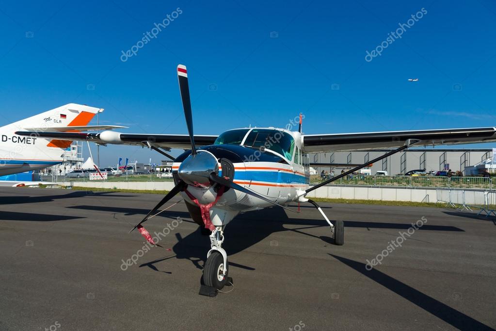 Avión Cessna C208B Grand Caravan — Foto editorial de stock © S_Kohl ...