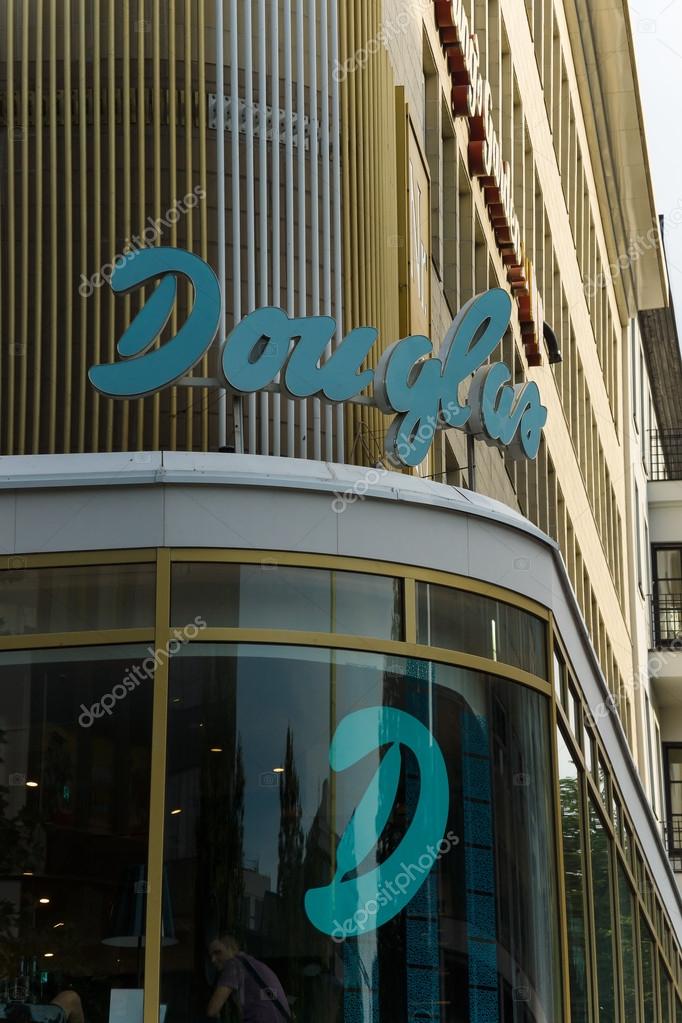 Shop of perfumes Douglas on Kurfuerstendamm — Stock Editorial Photo © S ...