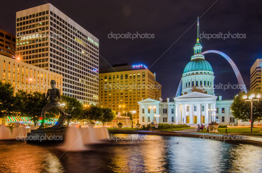 St. Louis downtown skyline buildings at night – Stock Editorial Photo ...