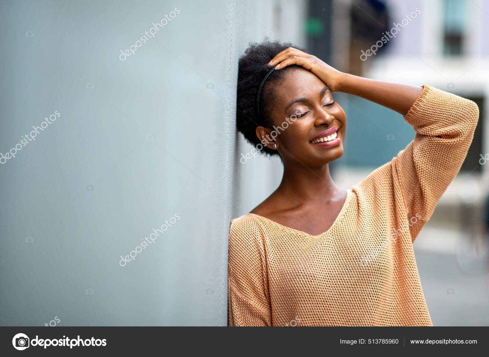 Portrait Smiling Young Black Woman Leaning Wall Eyes Closed — Stock ...