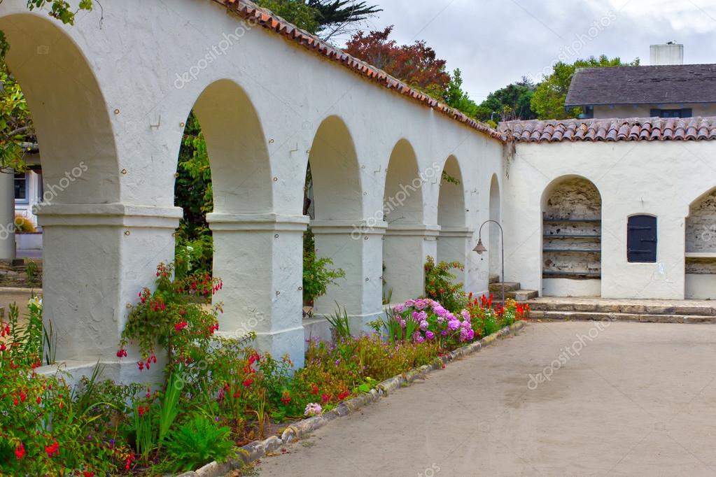 Public Garden With Adobe Arched Walls — Stock Photo © wolterke #49867373