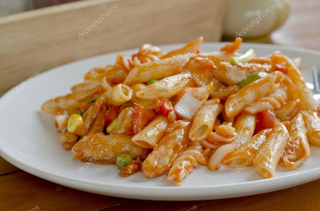 Stir-fried macaroni with ketchup — Stock Photo © bentaboe #34580293