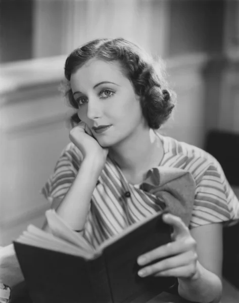 Retro woman reading Stock Photos, Royalty Free Retro woman reading ...