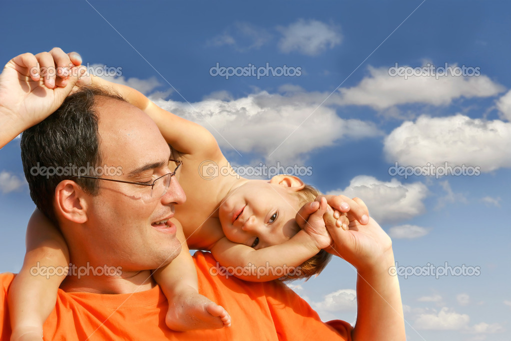Pai e filho no céu fundo fotos, imagens de © volare2004 #12615658