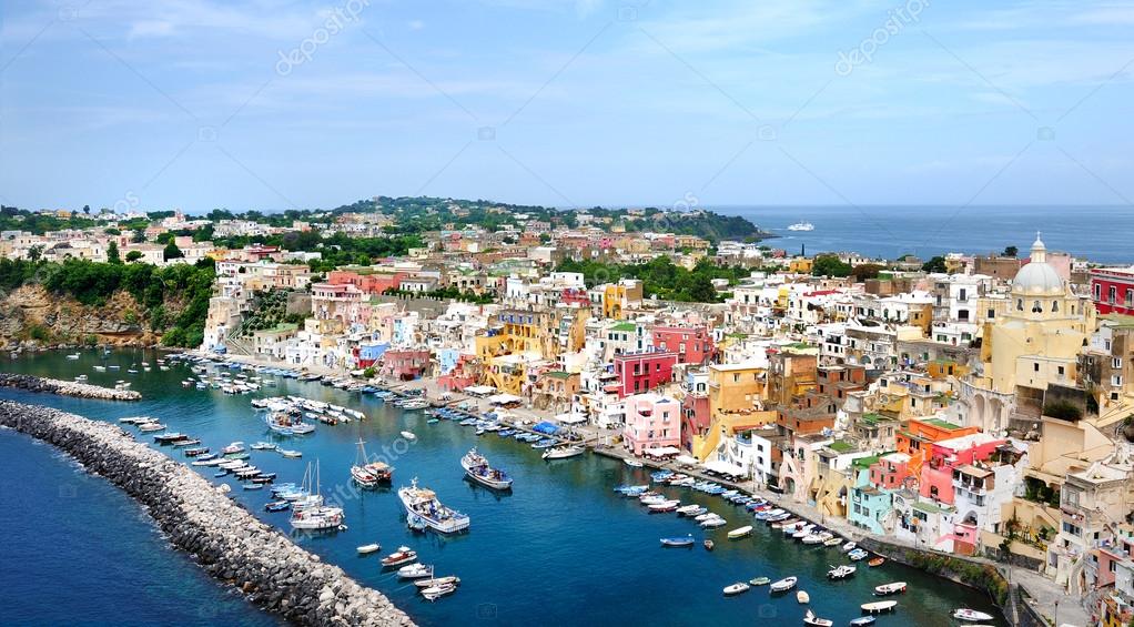 Procida isla vista panorámica en el Golfo de Nápoles 2023