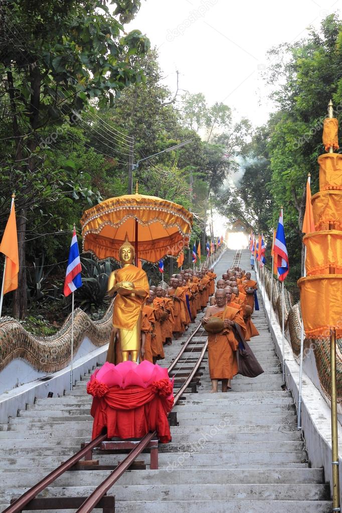 Tak Bat Devo Festivales, La fila de monjes budistas. 2024