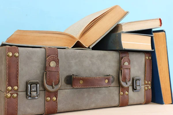 Books suitcase Stock Photos, Royalty Free Books suitcase Images ...