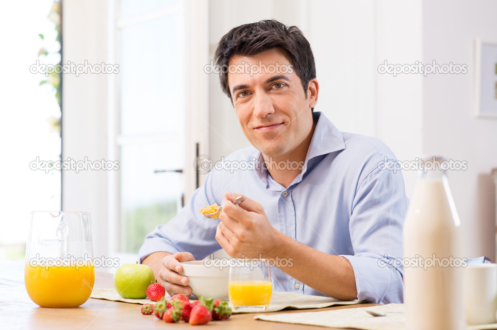 Hombre desayunando: fotografía de stock © ridofranz #28206959 ...