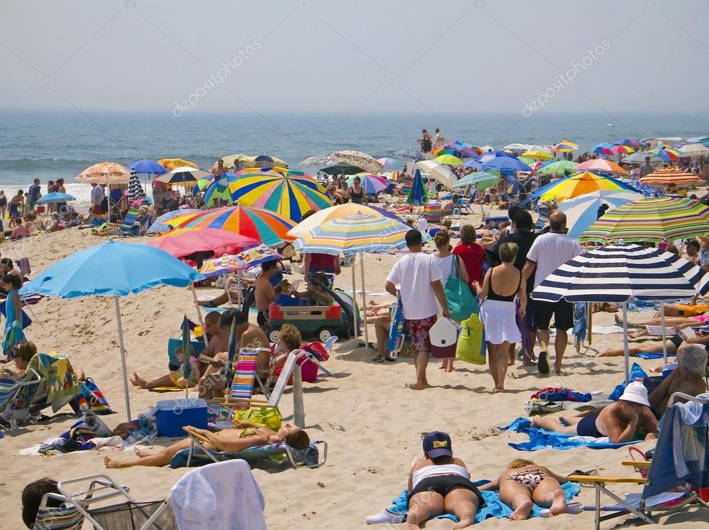 Crowded Beach – Stock Editorial Photo © andykazie #13478045