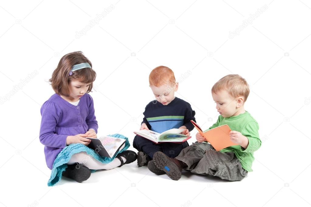 Kinderen die boeken lezen — Stockfoto © sdenness #12743253