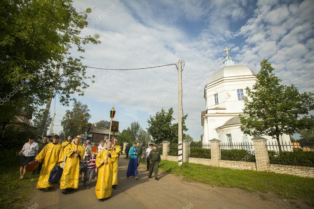 Orthodox Religious Procession – Stock Editorial Photo © dimaberkut ...