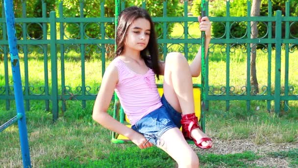 Young girl doing abdominal crunches — Stock Video © Paha_L #124376186