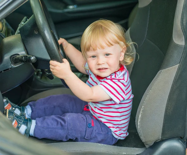Niño en carro fotos de stock, imágenes de Niño en carro sin royalties ...