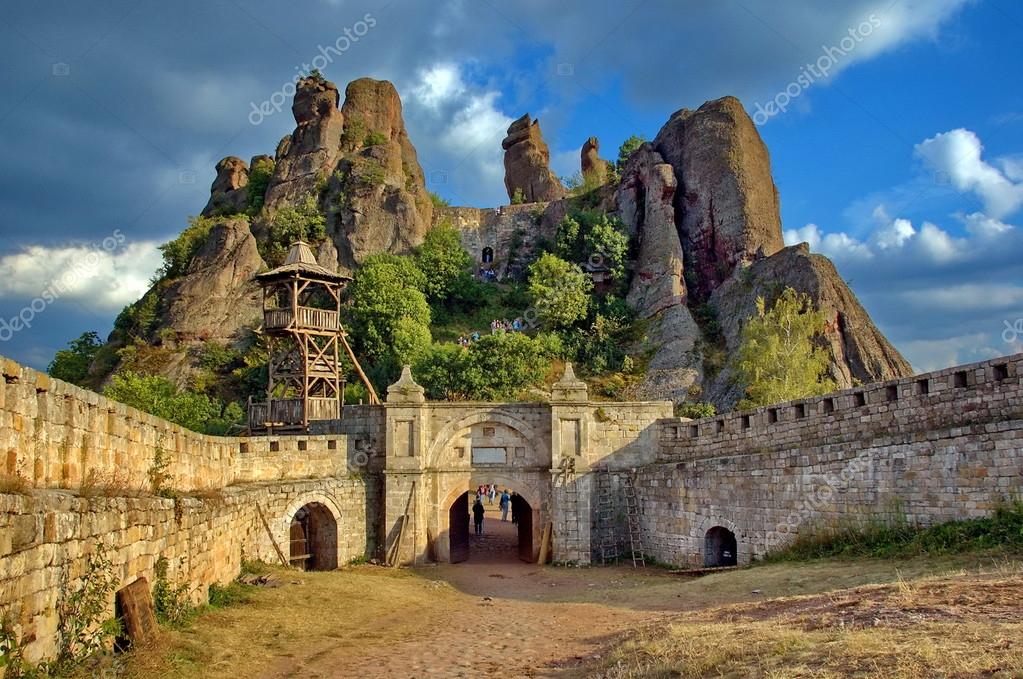 rotsen van Belogradchik, Bulgarije — Stockfoto © intsysd #12902174