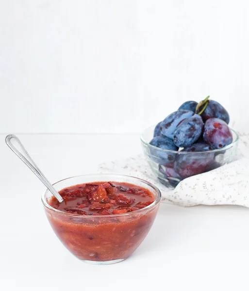Salsa de ciruela fotos de stock, imágenes de Salsa de ciruela sin ...