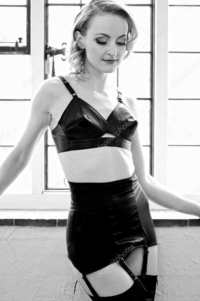 Vintage Pin Up Modèle Portant Lingerie Noire Image Libre De Droit Par