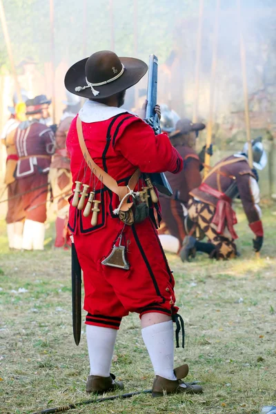 Redcoat with musket Stock Photos, Royalty Free Redcoat with musket ...