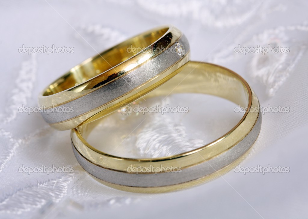 Gold wedding rings — Stock Photo © vladvitek #33808423