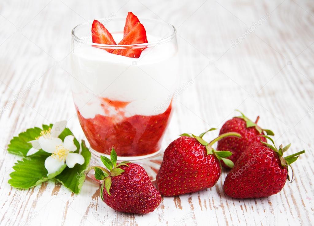 Strawberry Yogurt Stock Photo by ©ls992007 38043605