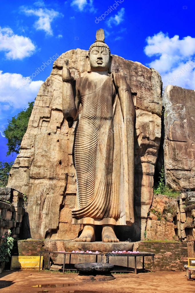 Greatest buddhist landmarks - Awukana , Sri lanka — Stock Photo ...
