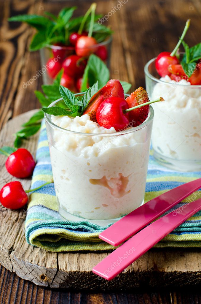 Rice pudding with berries in glass jars. breakfast — Stock Photo ...