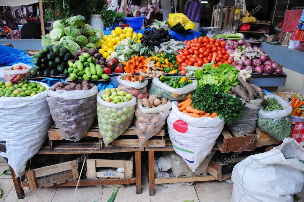 mercado de productos frescos en el Perú — Fotos de Stock © ginosphotos1 ...