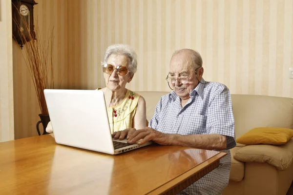 Elderly couple computer Stock Photos, Royalty Free Elderly couple ...