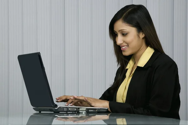 Indian woman computer Stock Photos, Royalty Free Indian woman computer ...