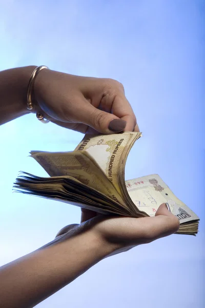 Persona contando dinero Stock Photos, Royalty Free Persona contando ...