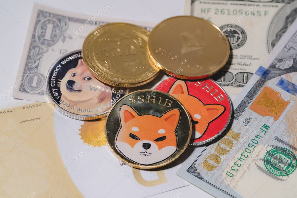 Dogecoin DOGE, Bitcoin, Ethereum ETH, Shiba Moneda, incluido con moneda Crypto moneda en la pila ...