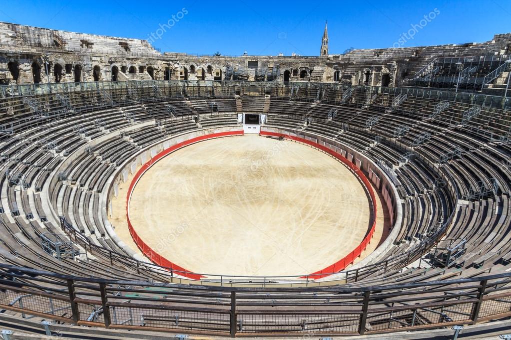 Stierenvechten arena Nîmes (Romeinse amfitheater), Frankrijk ...