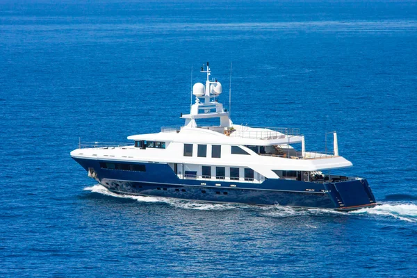 Motorized vessel Stock Photos, Royalty Free Motorized vessel Images ...